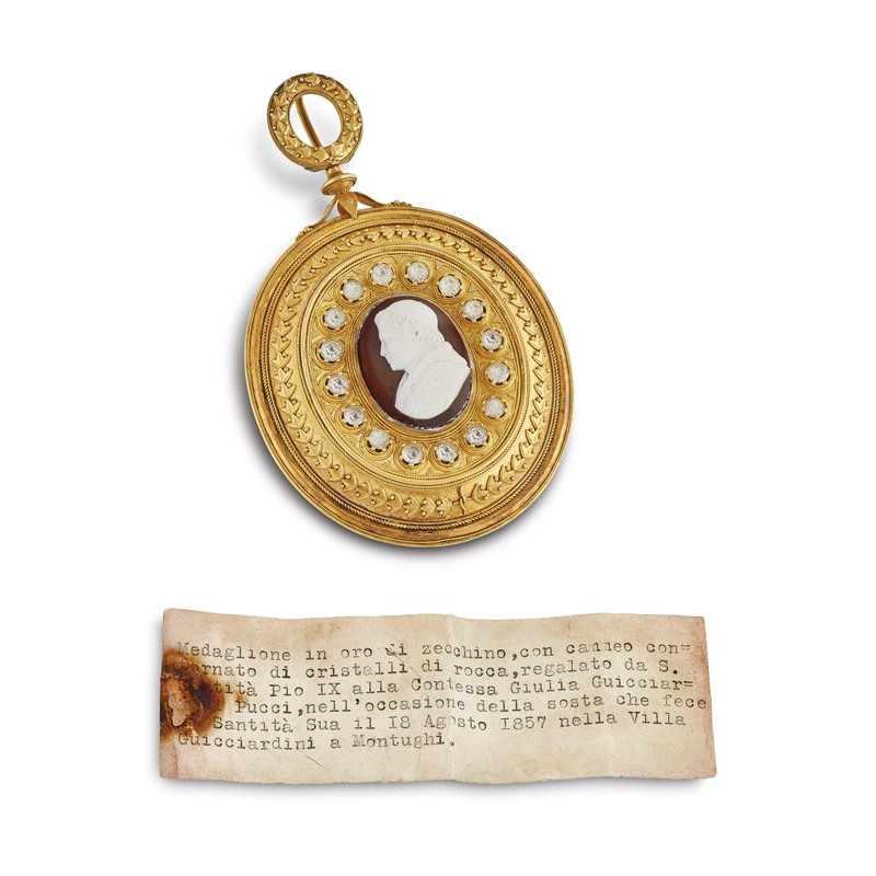 Pectoral Gold Pendant from Castellani with a Cameo Attributed To Luigi ...